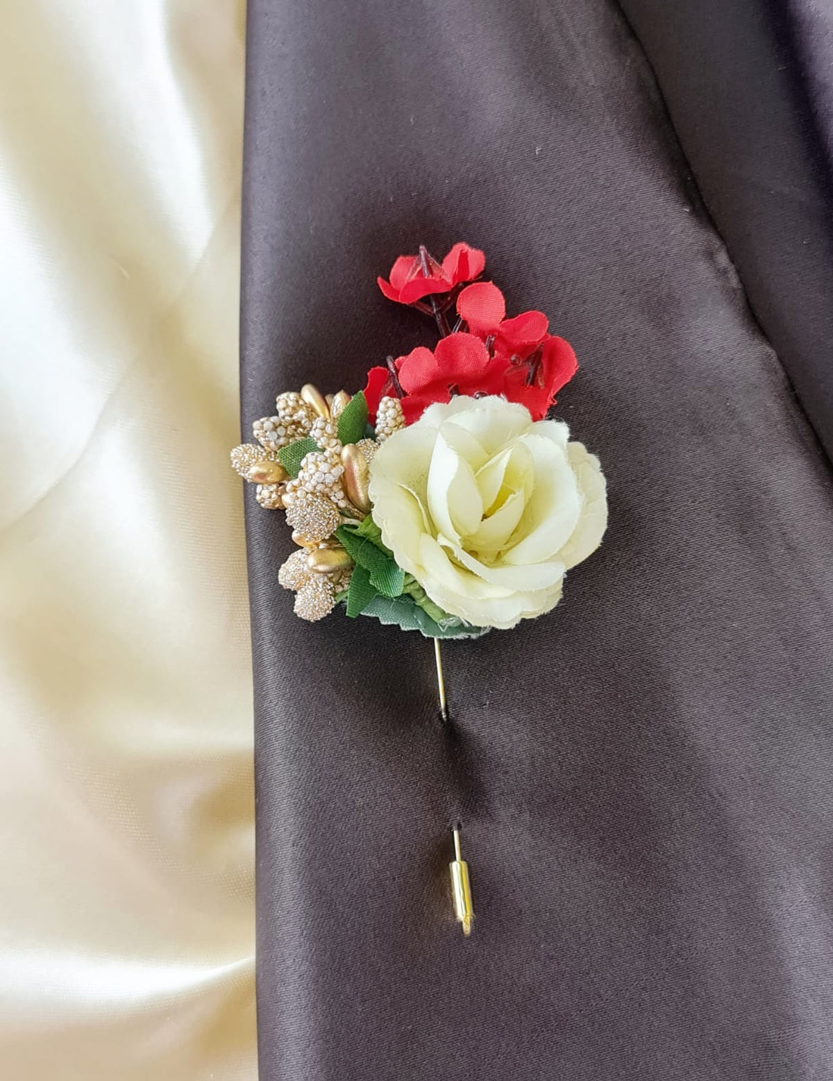 Offwhite Flower Brooch Pins for wedding decoration Wedding ceremony Br ...